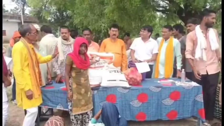 अतर्रा: जिलाधिकारी के आदेश पर अमवा और तेंदुरा गांव में प्रशासन ने 200 ...